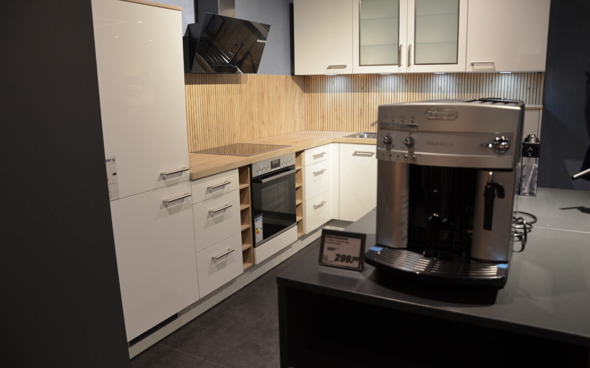 Große Neueröffnung der neuen Poco-Filiale in Großwallstadt