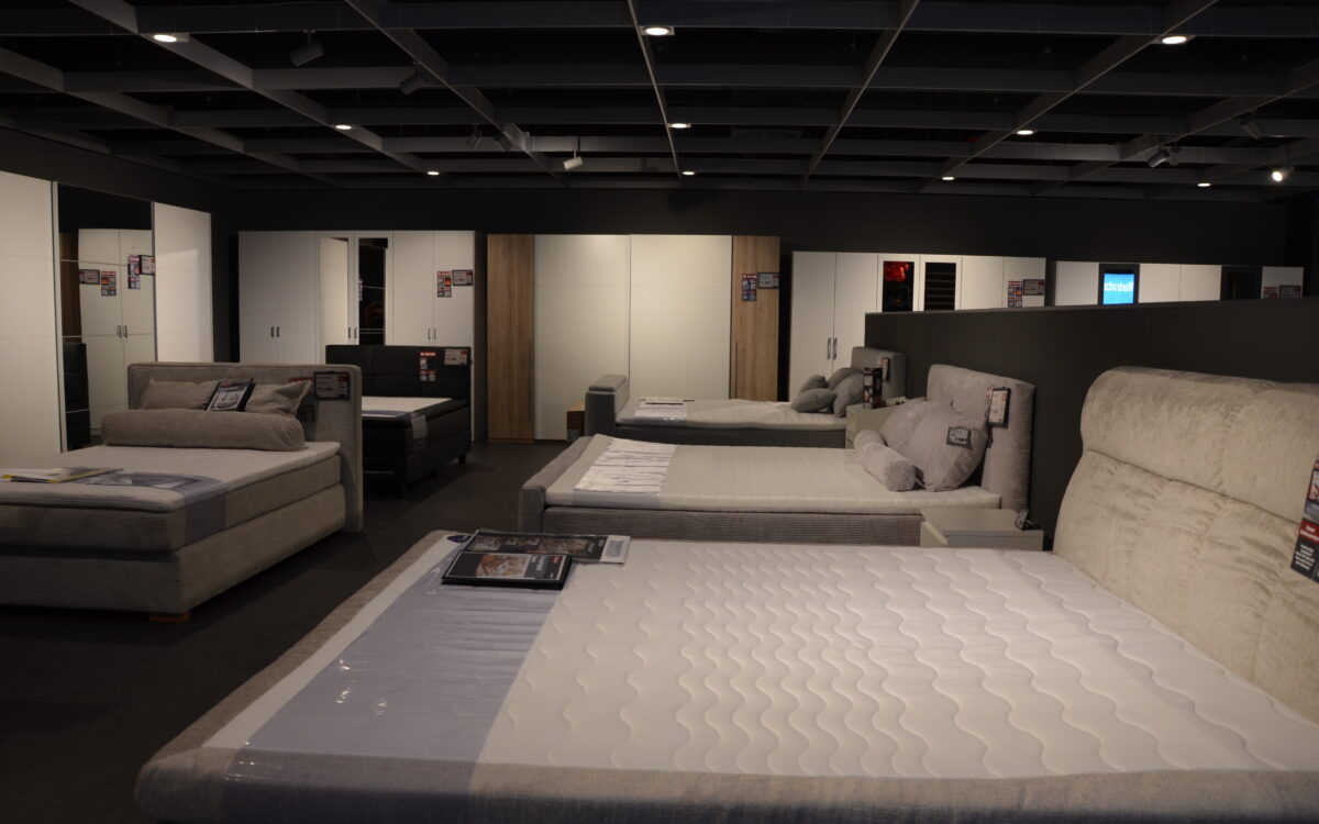 Große Neueröffnung der neuen Poco-Filiale in Großwallstadt