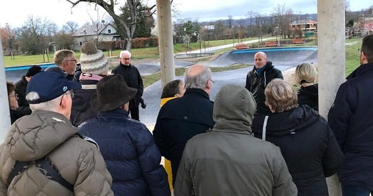 Begehung des Baugebiets Anwandeweg in AB-Nilkheim
