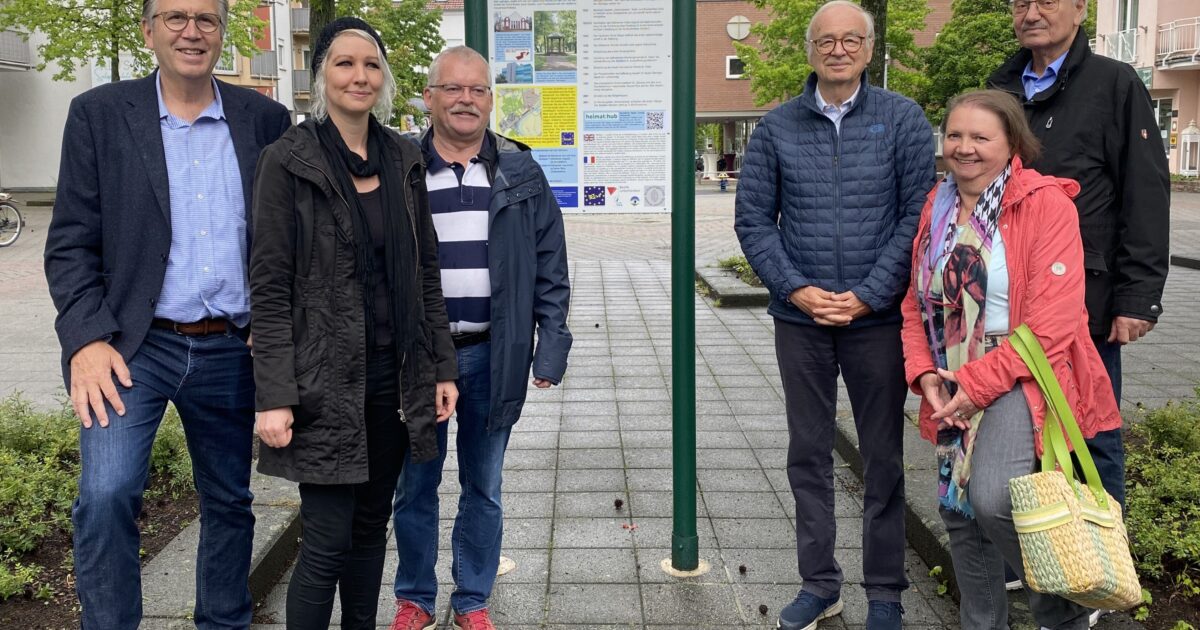 Übergabe der neuen Geschichtstafel in Nilkheim
