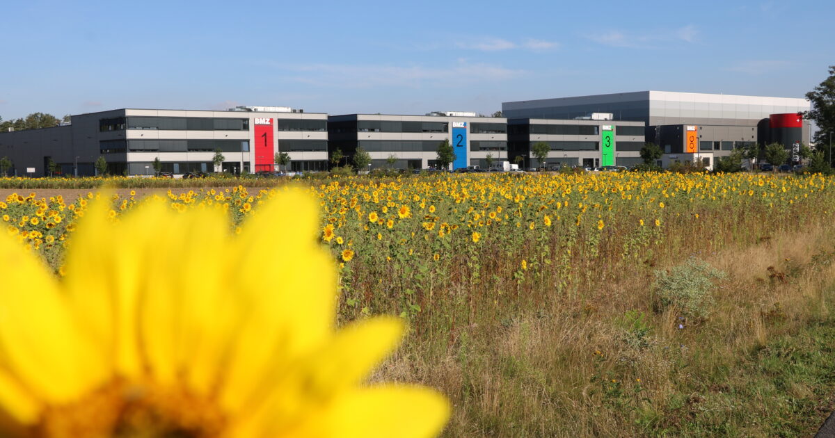 Brand bei BMZ in Karlstein: Container in Flammen