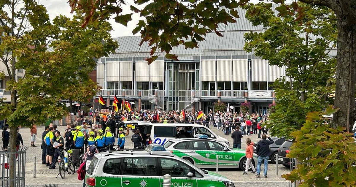 Linke AB-MIL kritisieren Polizei-Vorgehen bei Dienstag-Demos
