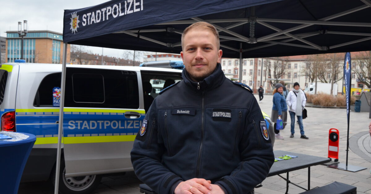 Die Stadtpolizei Hanau bewacht Weihnachtsgeschenke