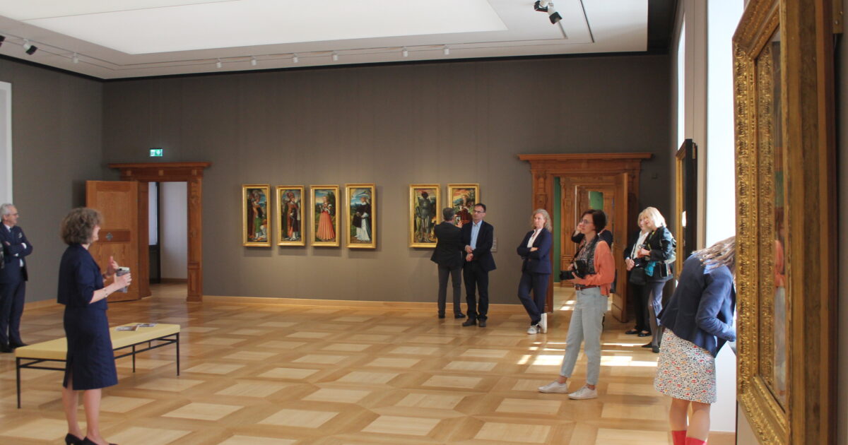 Ausstellung zum 100. Geburtstag Rischars im Schlossmuseum A'burg