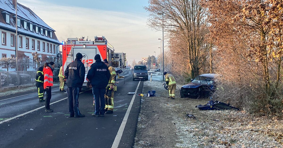Frontalcrash in AB-Nilkheim - Frau stirbt nach Unfall