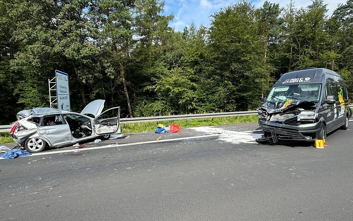 Zwei Menschen gestorben: Unfall auf der A45 bei Karlstein
