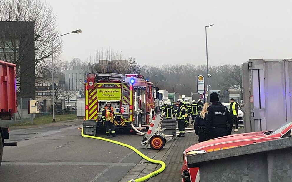 Brand im Gewerbegebiet Nieder-Roden - ein Toter