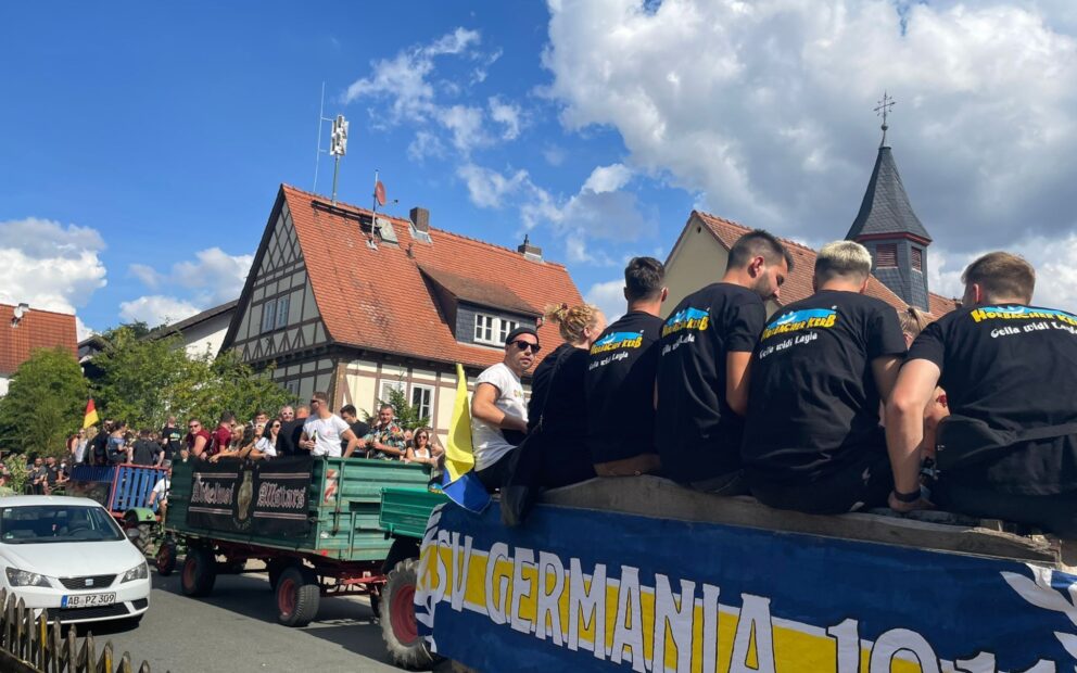Freibier-Sonntag und Umzug auf der Horbacher Kerb